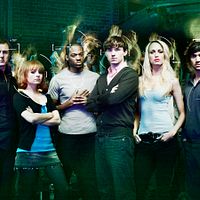 Code 9 : Photo Christopher Simpson, Georgia Moffett - 9 sur 11 - AlloCiné