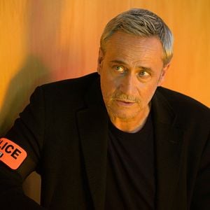 Photos et affiches de Simon Coleman Saison 3 - AlloCiné