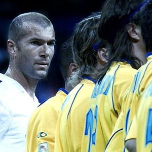 Zidane, un portrait du XXIème siècle - Film documentaire 2004 - AlloCiné
