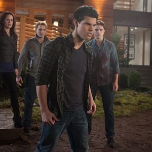 Twilight - Chapitre 4 : Révélation 1ère partie : Photos et affiches ...