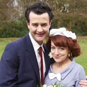 Photos et affiches de la série Mrs Biggs - AlloCiné