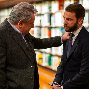 Devils - Série TV 2020 - AlloCiné