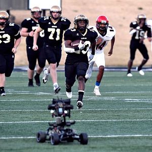 Under The Stadium Lights - Film 2021 - AlloCiné
