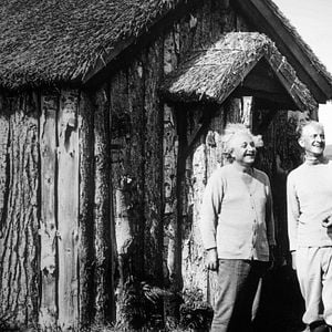 Einstein et la bombe - Film documentaire 2024 - AlloCiné