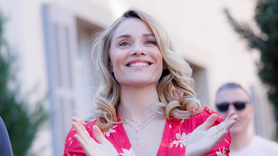 image de la news "S'ils ont aimé Glee et Un, Dos, Tres, ils doivent regarder !" Joy Esther évoque Tout pour la lumière, le feuilleton événement de TF1 et Netflix