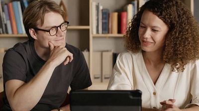 BLOOM en streaming - AlloCiné