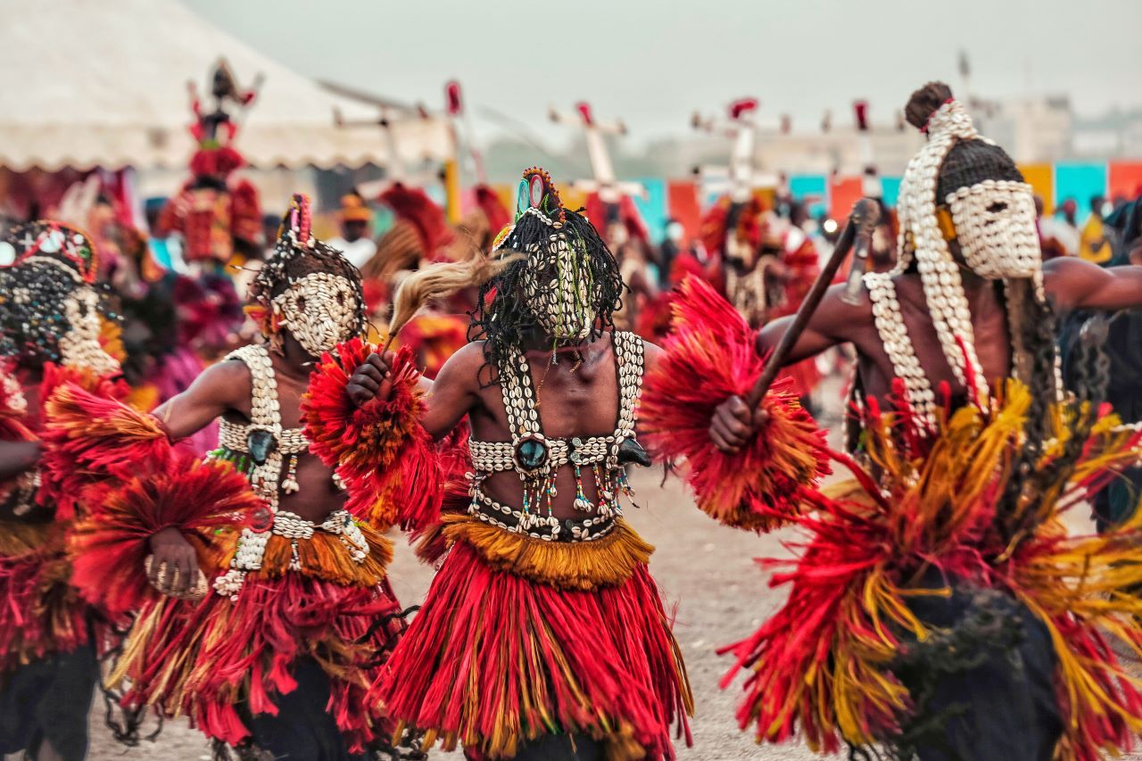 Interview avec Désiré Ameka Fialley réalisateur d'HEMINA, nommé à la NISA 2022 - AlloCiné Côte d ...