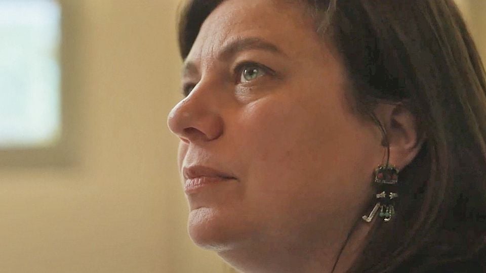 Trailer du film Hors-service - Hors-service Bande-annonce VF - AlloCiné