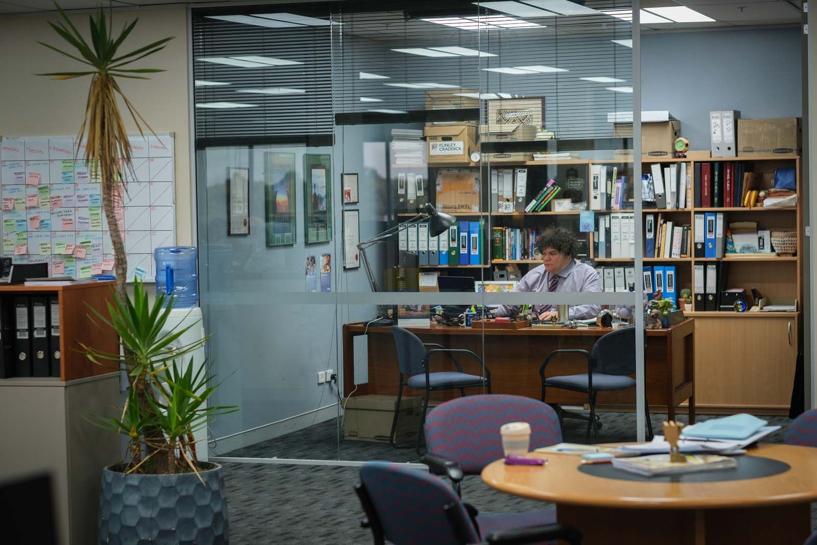 The Office (AU) : Photo Josh Thomson - 17 sur 23 - AlloCiné