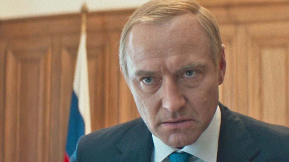 Trailer du film Le Mage du Kremlin - Le Mage du Kremlin Bande-annonce VO STFR - AlloCiné