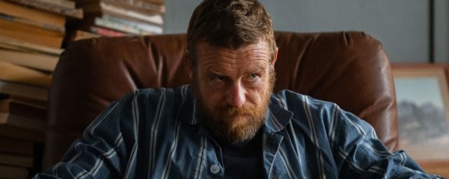 Netflix : Simon Baker (Mentalist) est de retour dans une série et il ...