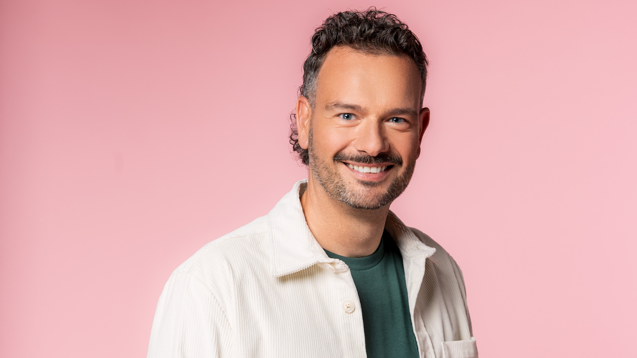 Star Academy 2024 (portrait) : qui est Hugues Hamelynck, le nouveau professeur de théâtre venu ...