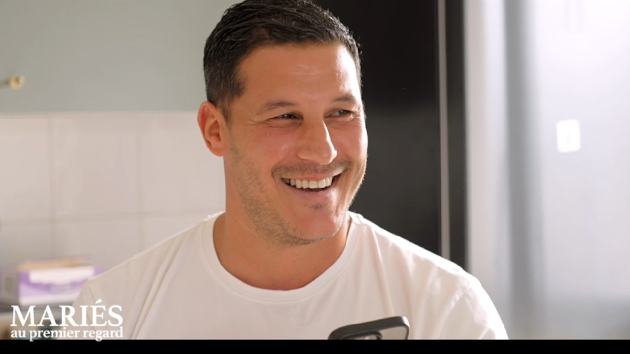 Mariés au premier regard 2025 (portrait) : qui est Malik, compatible à 81% avec Clémence ? - TV ...