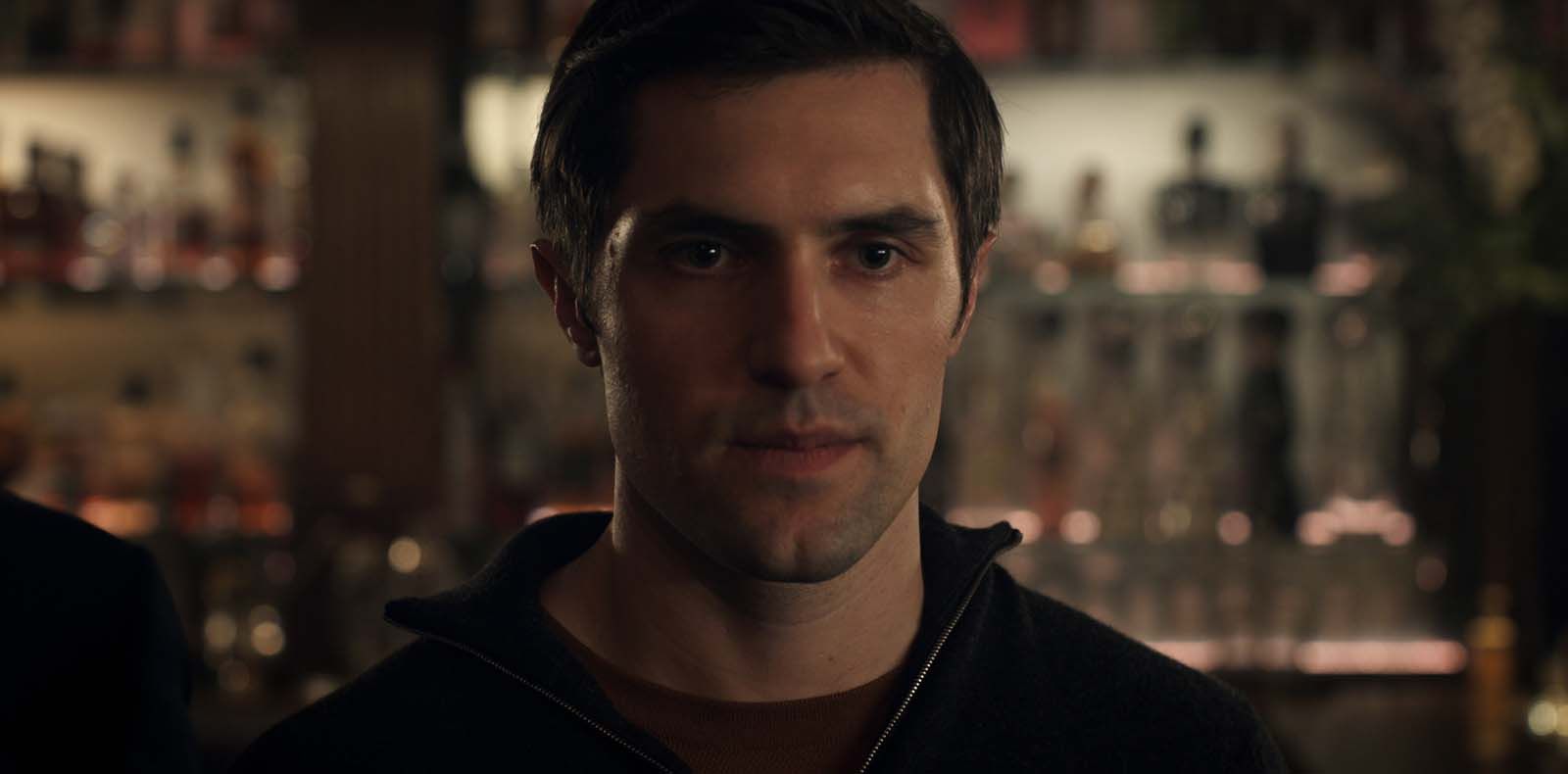 Surface (2022) : Surface (2022) : Photo Phil Dunster - 7 sur 18 - AlloCiné