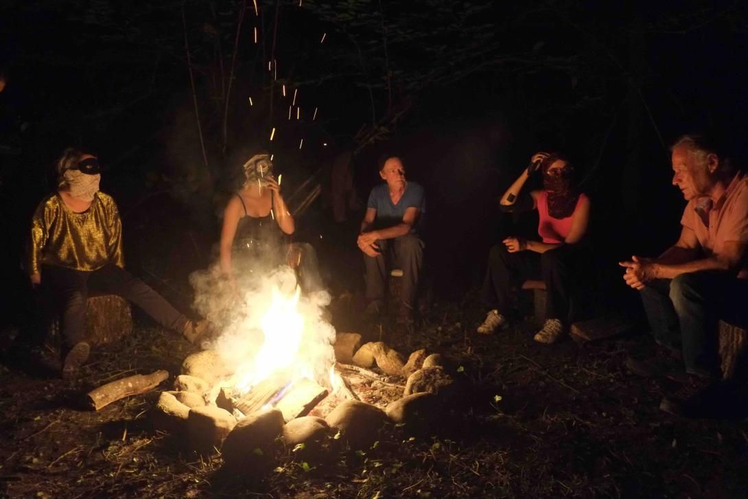 Photo du film Autour du feu - Photo 1 sur 4 - AlloCiné