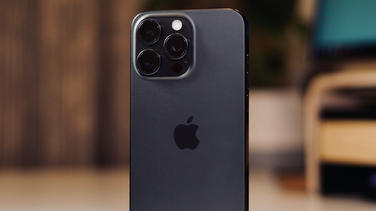 L'iPhone 16 Pro chute de 336 euros sur ce site spécialisé - AlloCiné