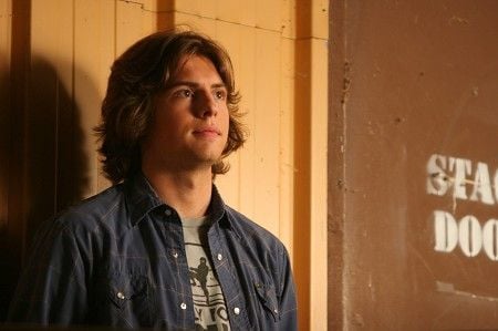 Falcon Beach : Photo Ephraim Ellis - 14 sur 20 - AlloCiné