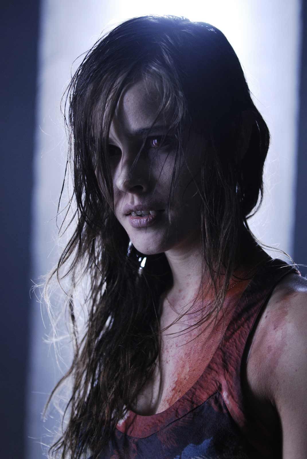 Photo de Isabel Lucas - Daybreakers : Photo Peter Spierig, Isabel Lucas ...