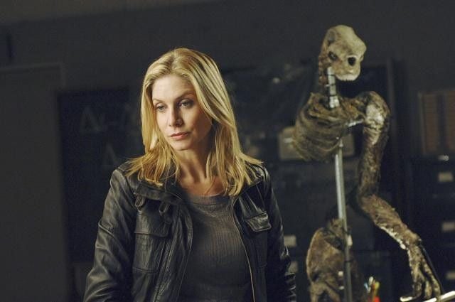 V (2009) : Photo Elizabeth Mitchell - 58 sur 158 - AlloCiné