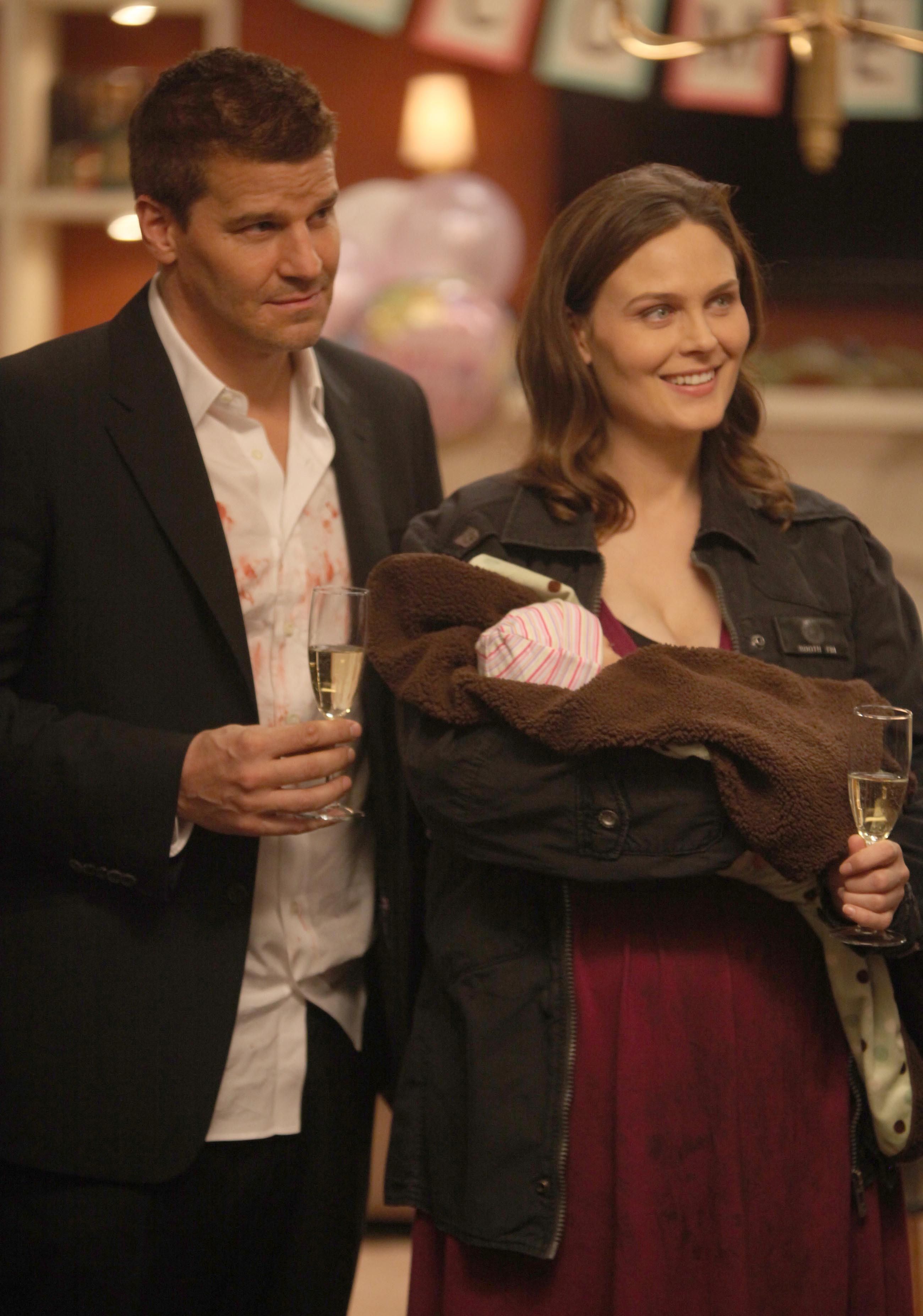 Bones : Bones : Photo David Boreanaz, Emily Deschanel - 806 sur 1033 - AlloCiné