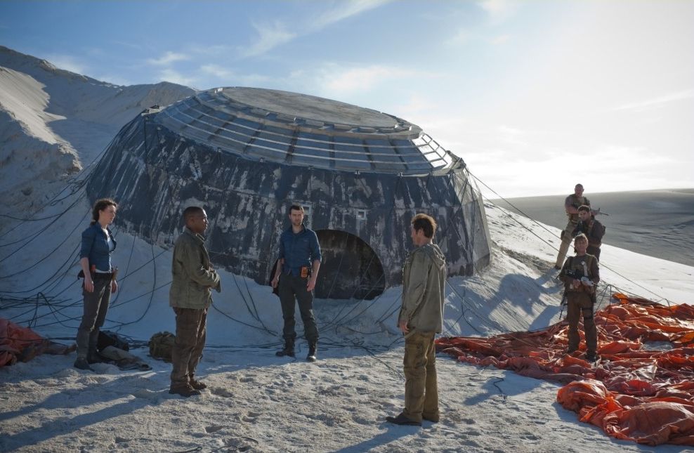 Outcasts : Outcasts : Photo - 12 sur 28 - AlloCiné