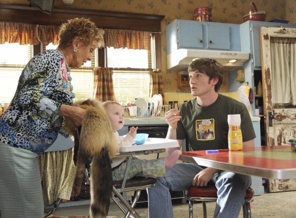 Raising Hope : Raising Hope : Photo Cloris Leachman, Lucas Neff - 370 ...