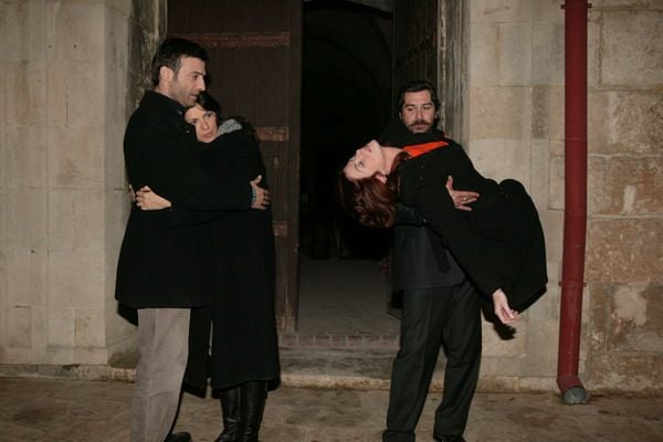 Photo de Begüm Birgören - Photo Uğur Polat, Yeşim Salkım, Begüm ...