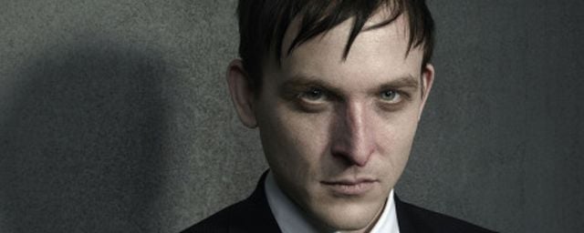 Gotham : Gordon face au Pingouin dans un extrait du pilote - News ...