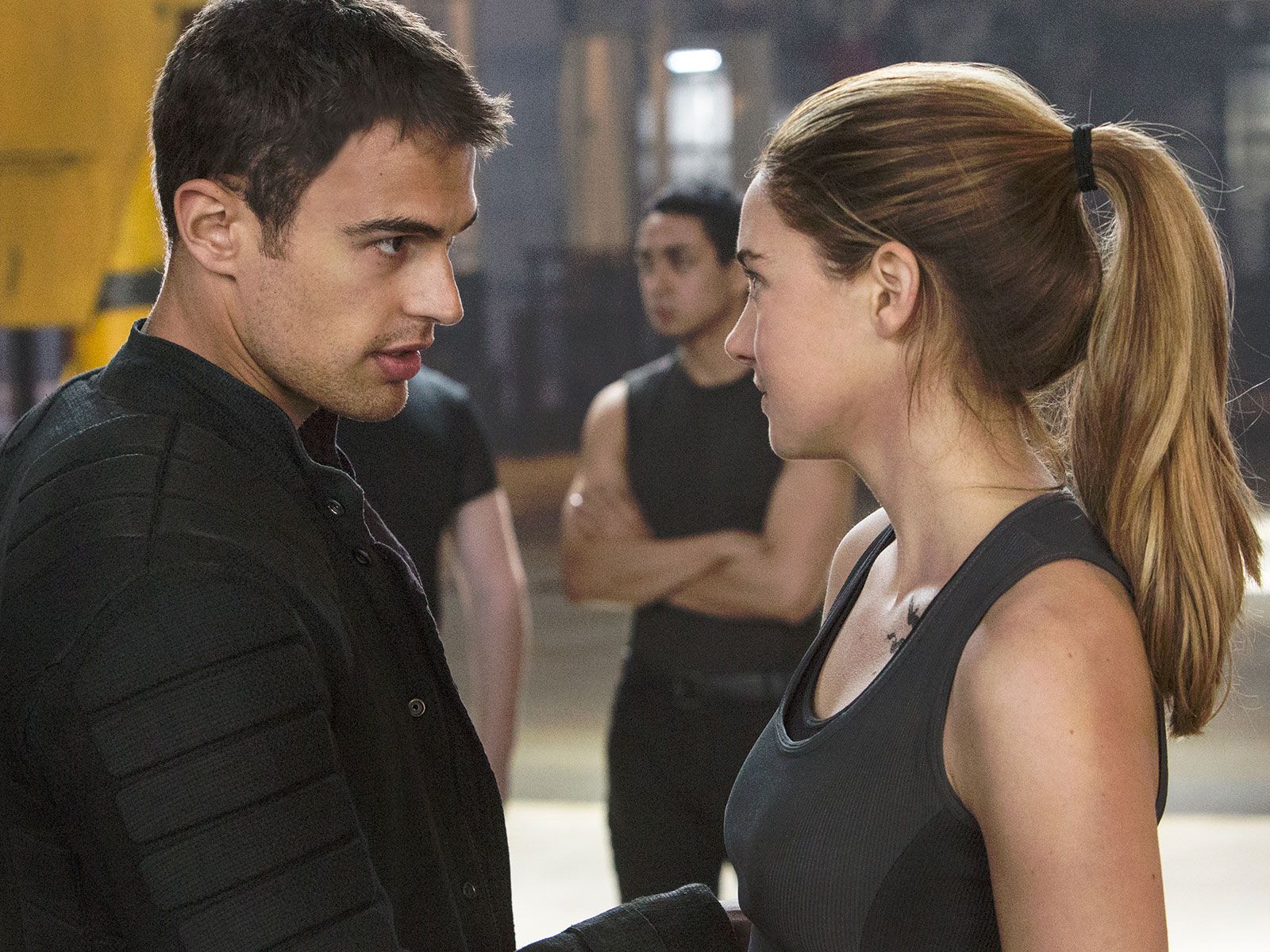 Photo de Theo James - Divergente : Photo Shailene Woodley, Theo James ...