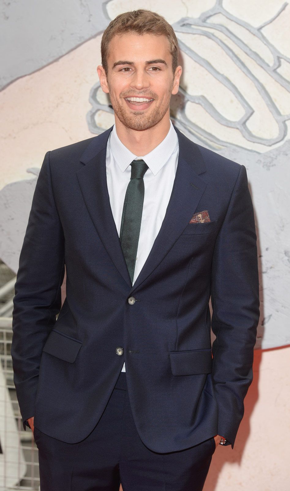 Photo de Theo James - Divergente : Photo promotionnelle Theo James ...