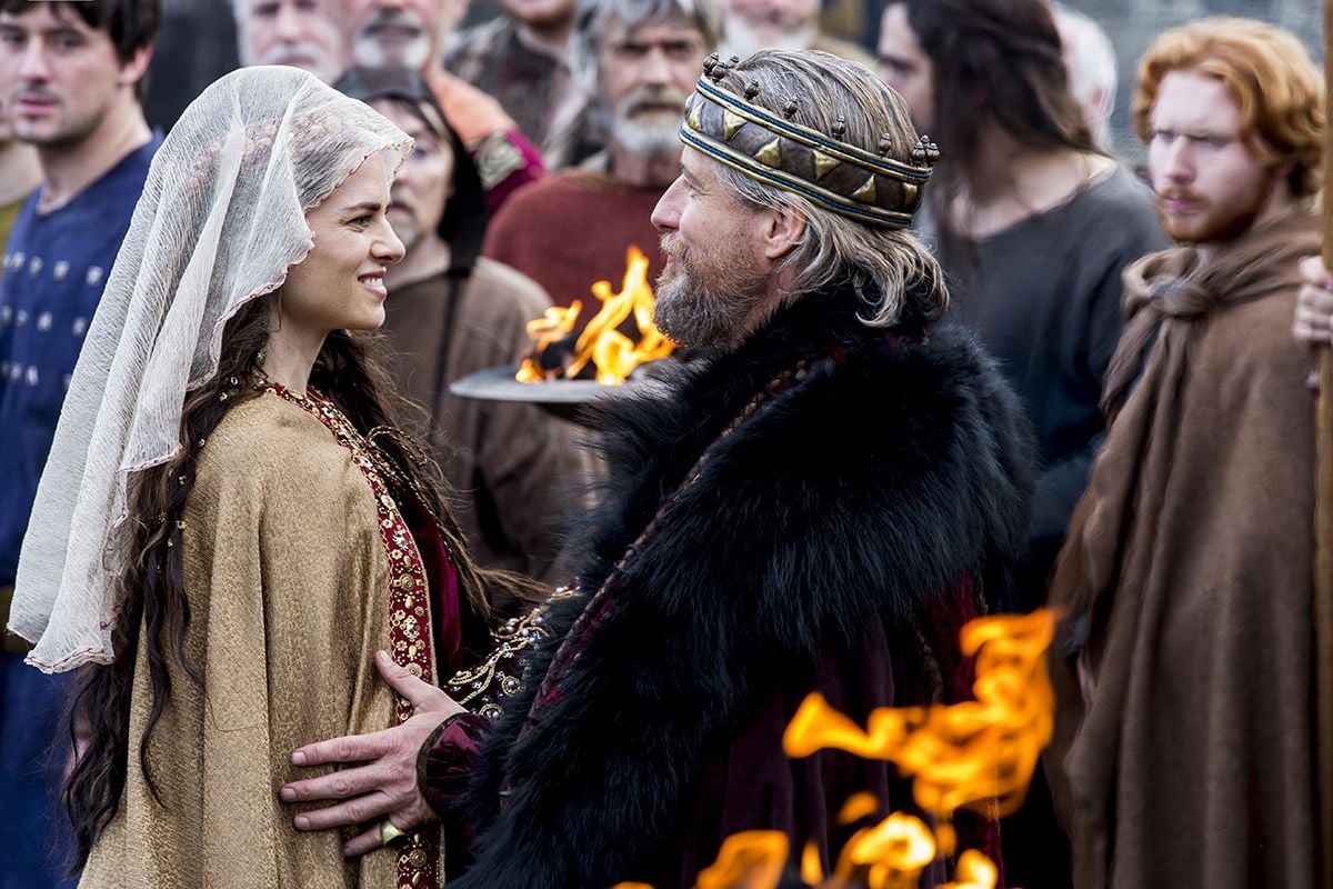 Photo de Amy Bailey - Vikings : Photo Linus Roache, Amy Bailey - Photo ...