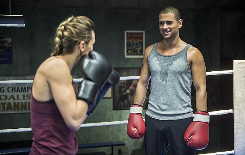 Photo de J.R. Ramirez - Arrow : Photo J.R. Ramirez - Photo 27 sur 29 ...