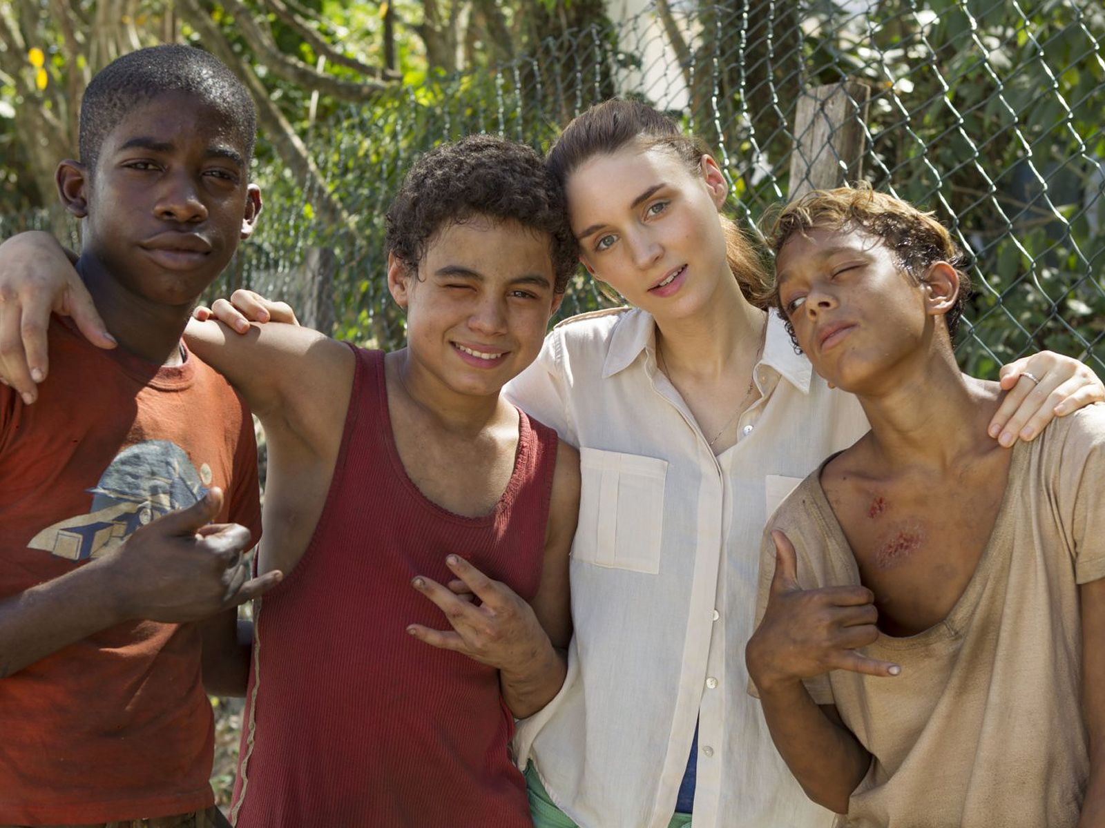 Photo de Rickson Tevez - Favelas : Photo Rooney Mara, Rickson Tevez, Eduardo Luis, Gabriel ...