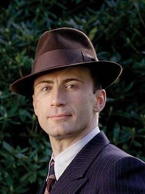 Anthony Howell - AlloCiné