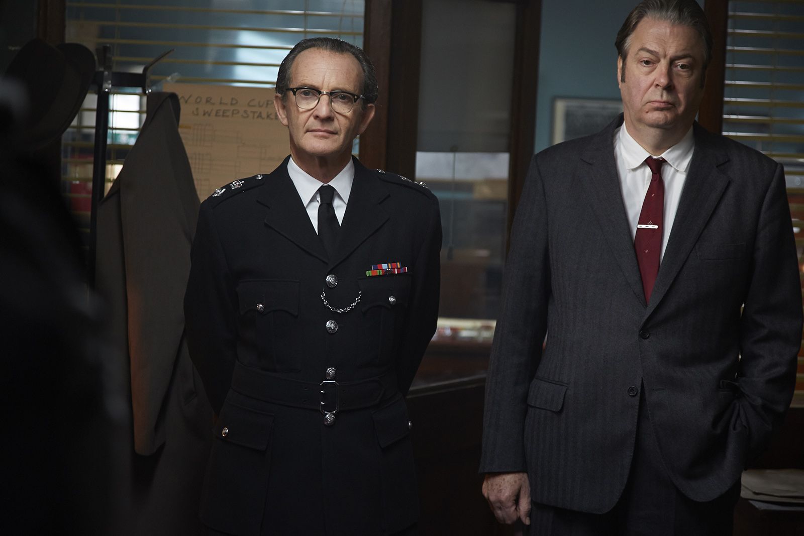 Photo de Anton Lesser - Photo Anton Lesser, Roger Allam - Photo 5 sur ...