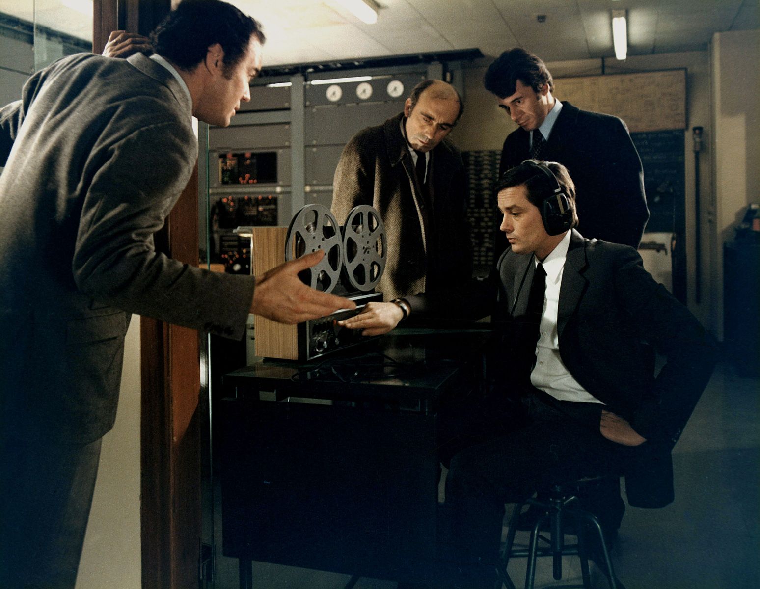 Photo de Alain Delon - Un Flic : Photo Alain Delon - Photo 38 sur 79 ...