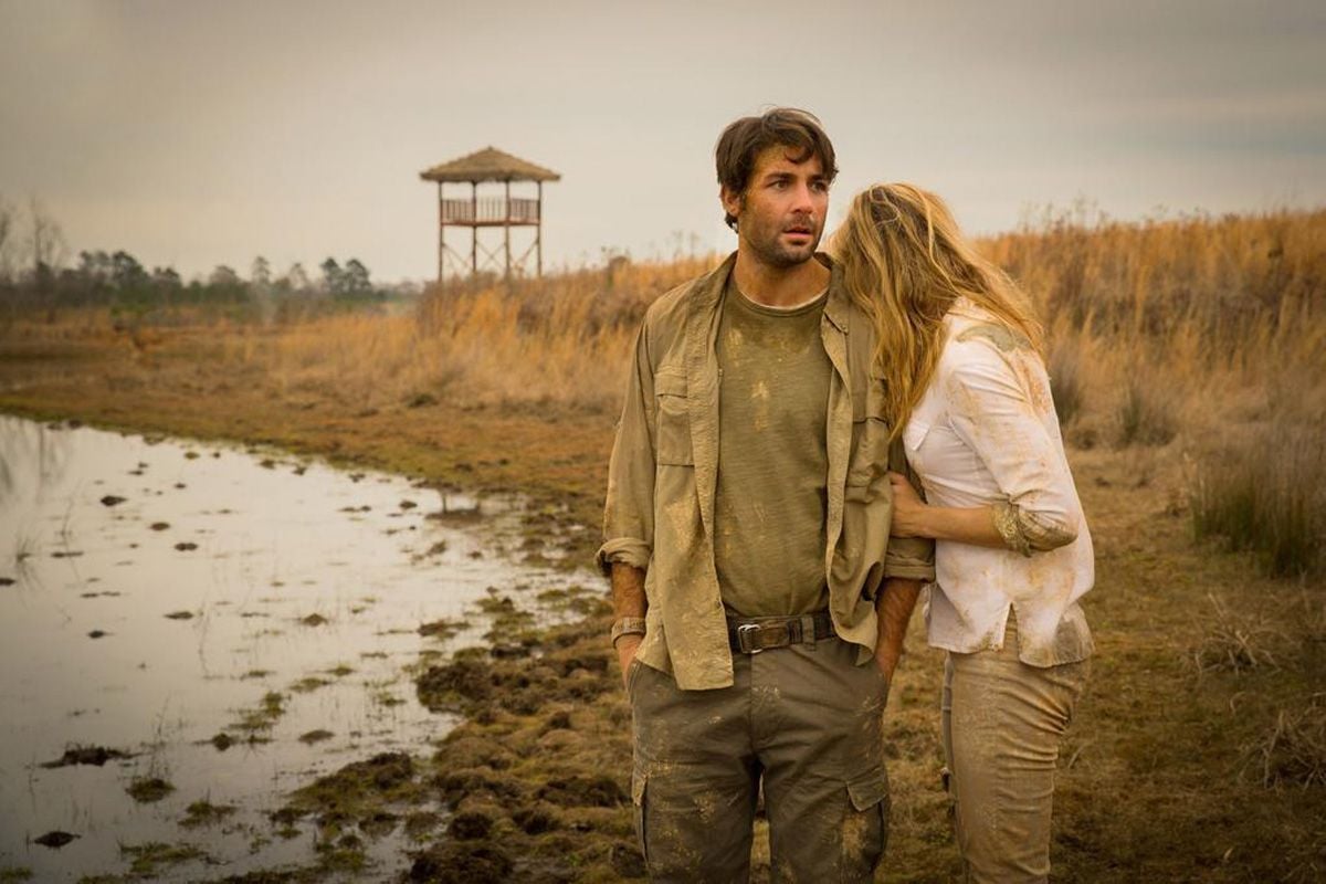 Zoo : Zoo : Photo James Wolk, Nora Arnezeder - 228 sur 229 - AlloCiné