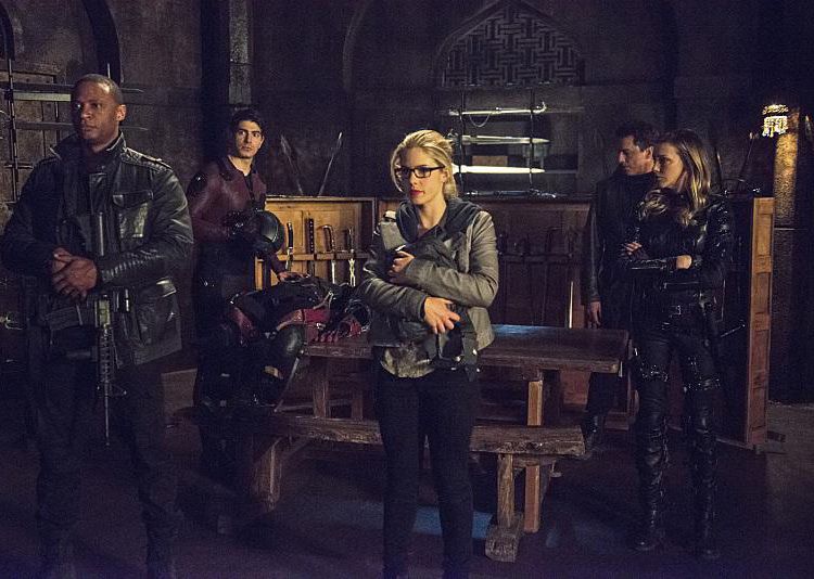 Arrow Arrow Photo Katie Cassidy John Barrowman David Ramsey