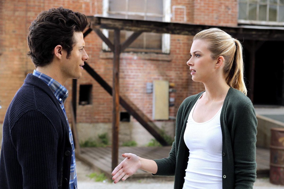 Stitchers : Stitchers : Photo Kyle Harris, Emma Ishta - 174 sur 189 ...