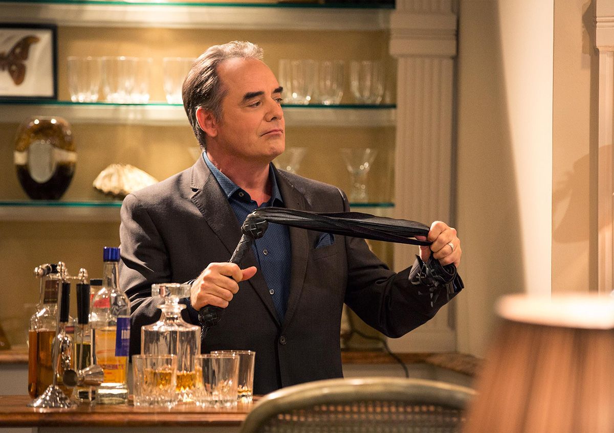 Photo de Tom Irwin - Devious Maids : Photo Tom Irwin - Photo 5 sur 22 ...