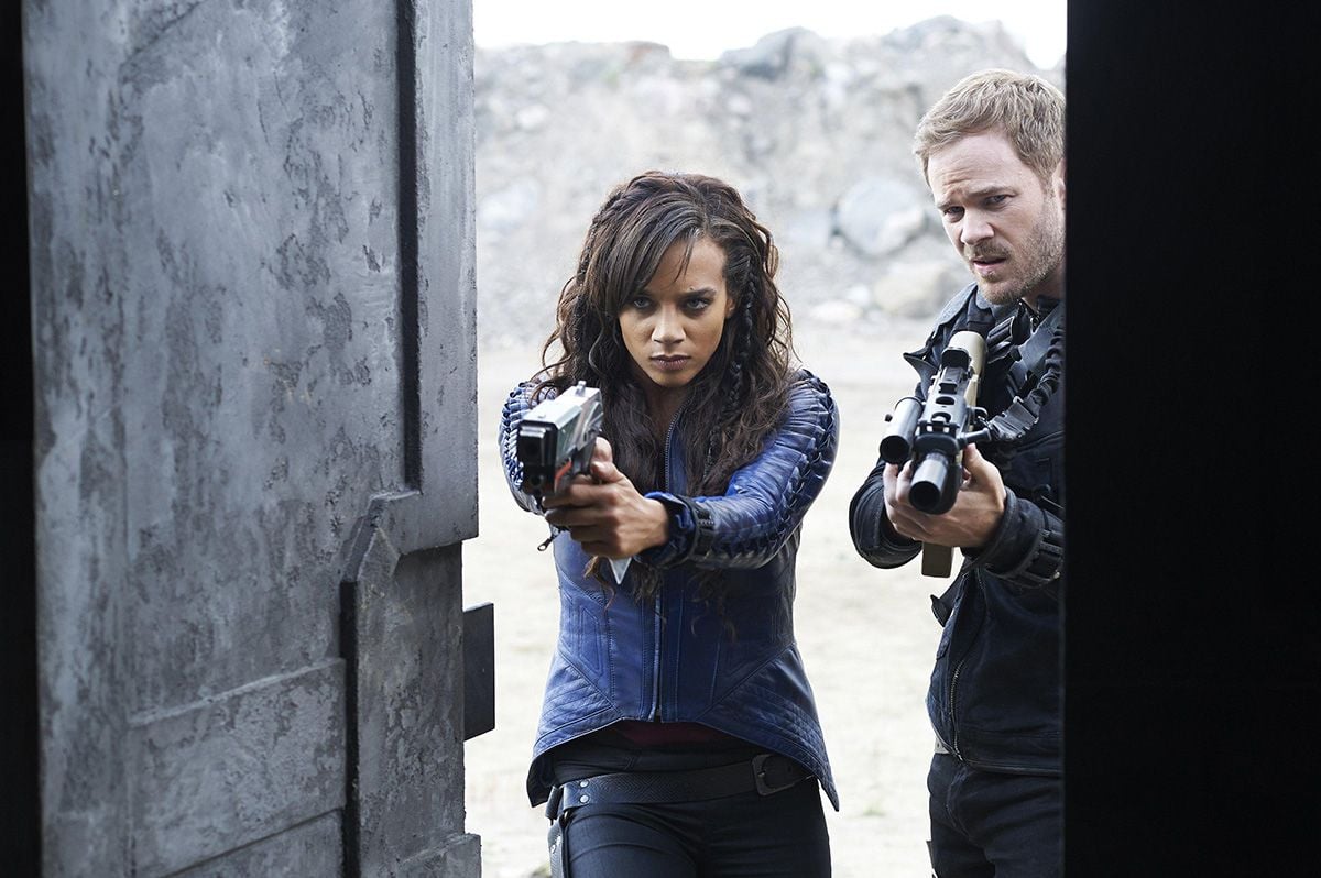 Killjoys : Killjoys : Photo Hannah John-Kamen, Aaron Ashmore - 257 sur ...