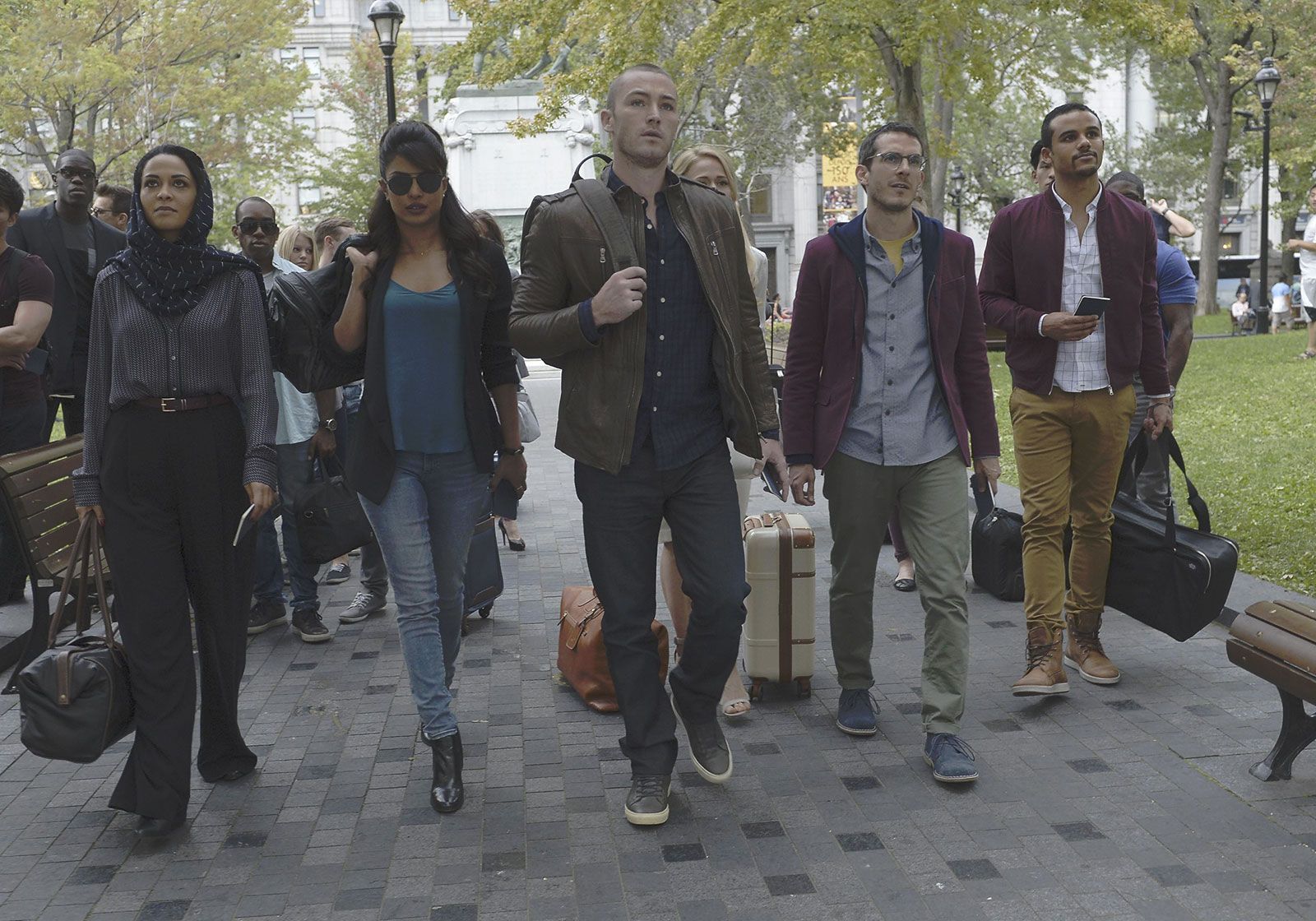 Photo de Yasmine Al Massri - Quantico : Photo Yasmine Al Massri, Jake ...