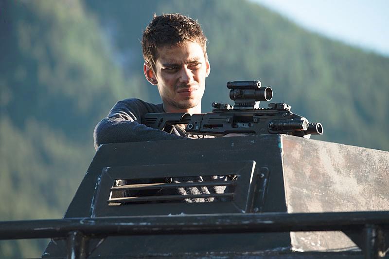 Photo de Devon Bostick - Les 100 : Photo Devon Bostick - Photo 10 sur ...