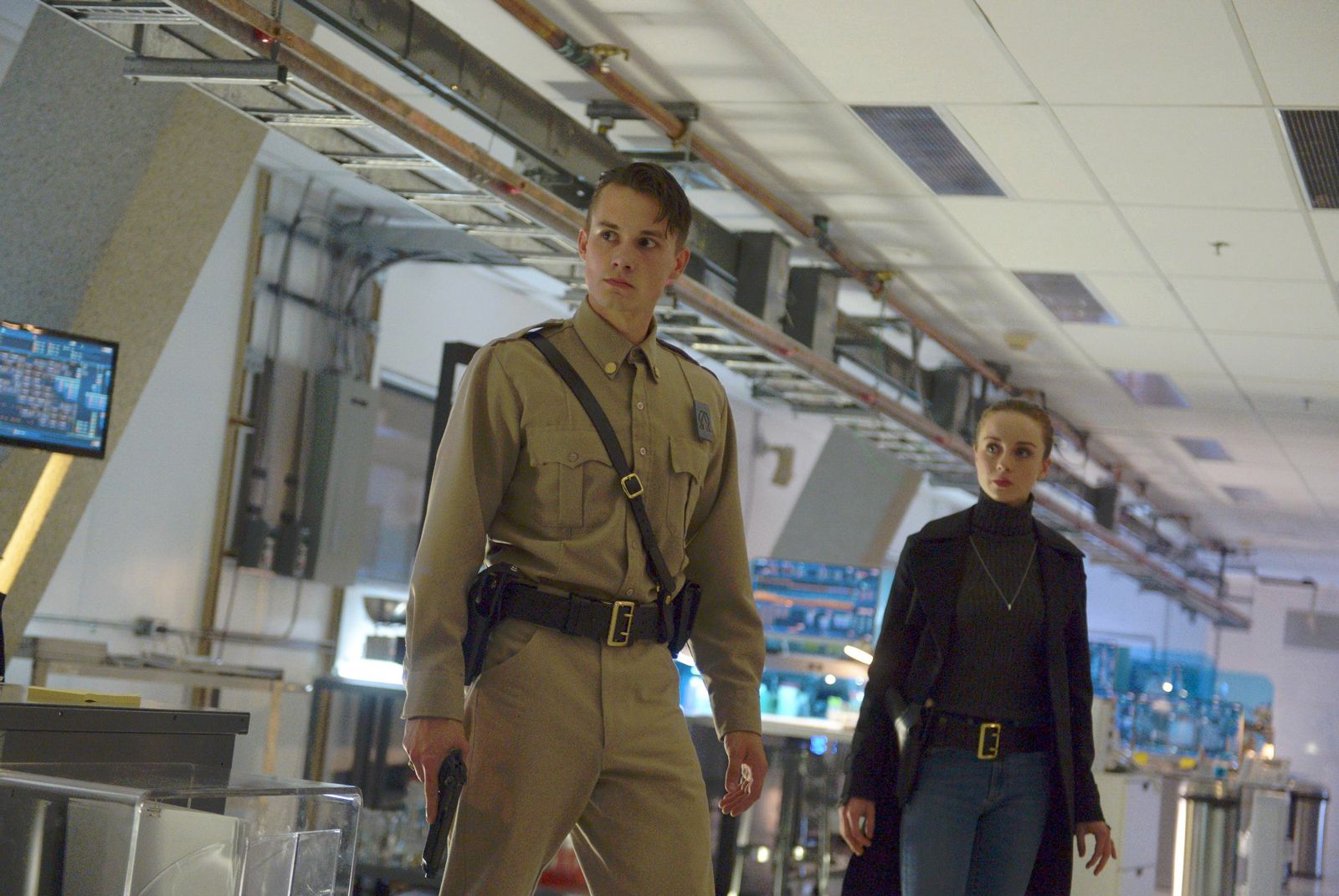 Wayward Pines : Wayward Pines : Photo Kacey Rohl, Tom Stevens - 32 sur ...