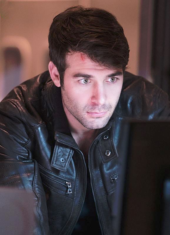 Photo de James Wolk - Zoo : Photo James Wolk - Photo 59 sur 142 - AlloCiné