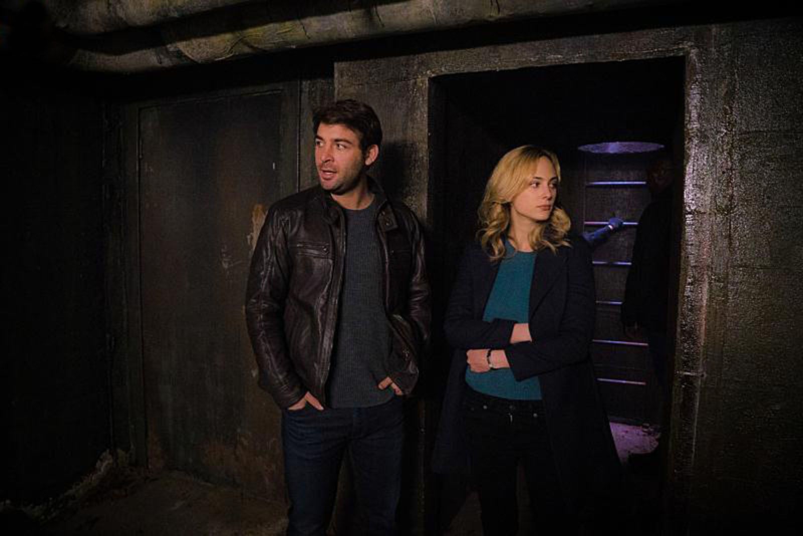 Zoo : Zoo : Photo James Wolk, Nora Arnezeder - 133 sur 229 - AlloCiné