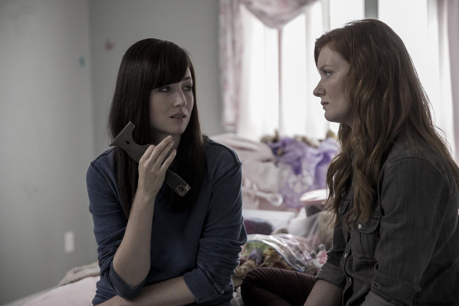 Photo de Kate Lyn Sheil - Outcast : Photo Wrenn Schmidt, Kate Lyn Sheil ...