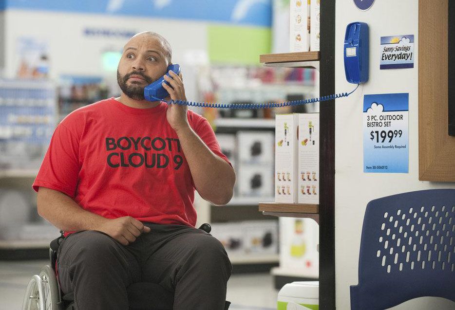 Photo de Colton Dunn - Superstore : Photo Colton Dunn - Photo 80 sur 88 ...