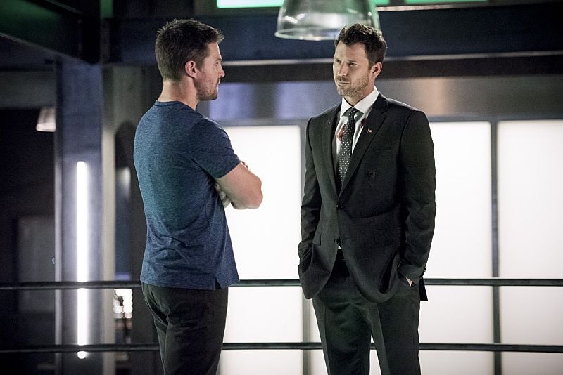 Photo de Stephen Amell - Arrow : Photo Stephen Amell, Wil Traval ...