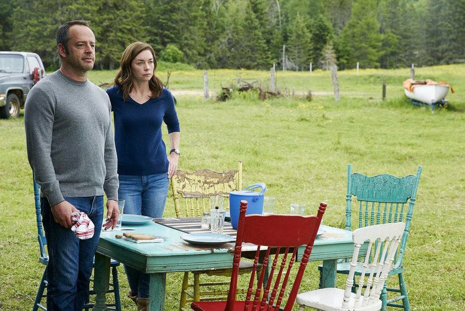 Eyewitness : Photo Gil Bellows, Julianne Nicholson - 22 sur 47 - AlloCiné